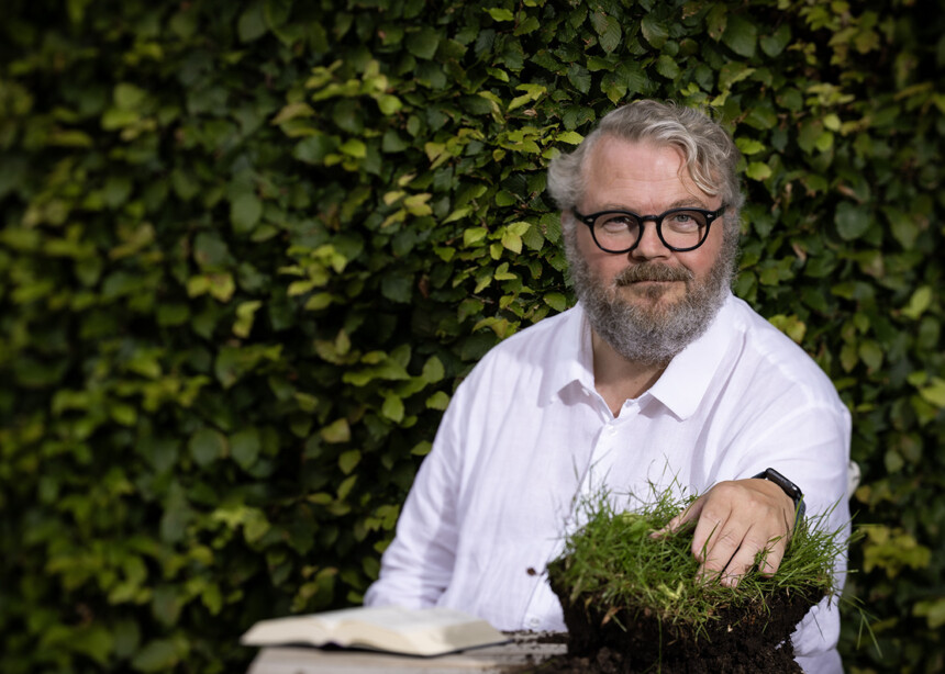 Det dufter lysegrønt af græs - Kristian Ditlev Jensen | Folkekirken.dk