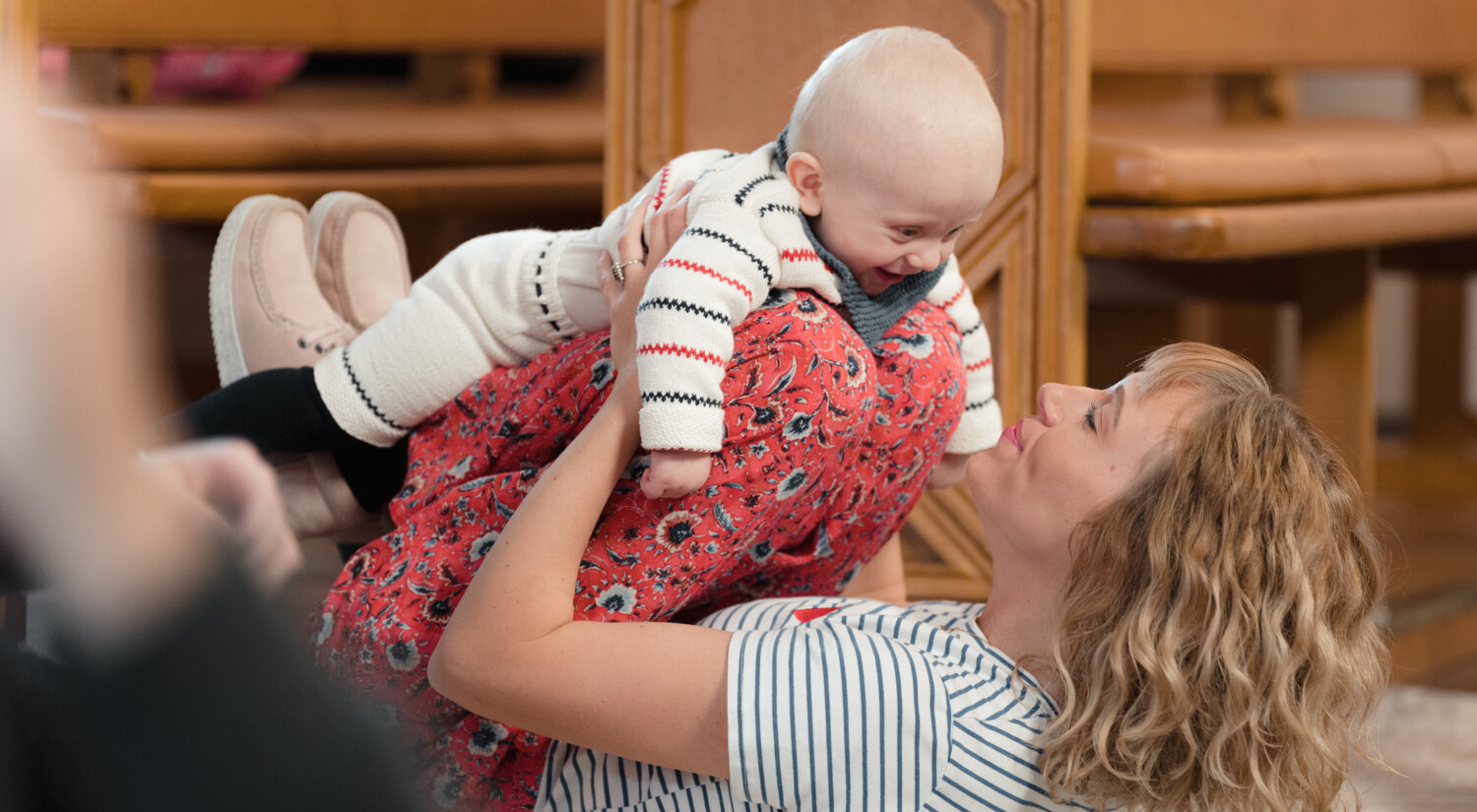 Babysamlesang er blevet voksen: Populært musiktilbud til små børn ...